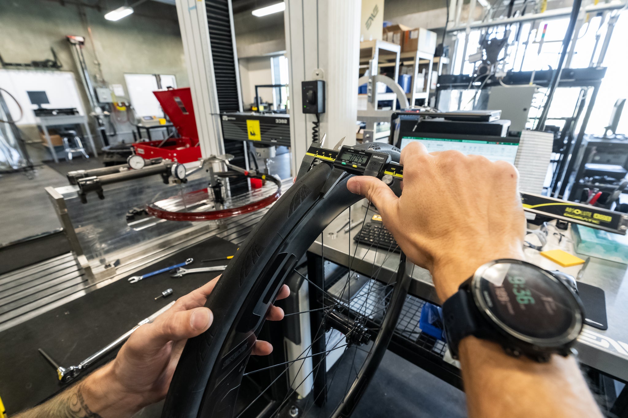Hookless Rim Technology 101 – ENVE Composites USA